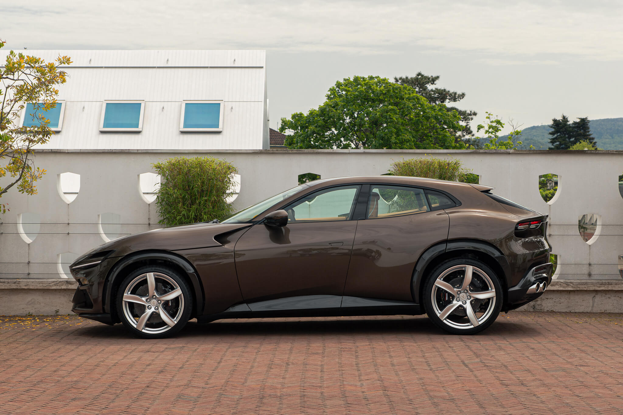 Ferrari Purosangue (2022–present): Full Specs, Performance, Dimensions ...